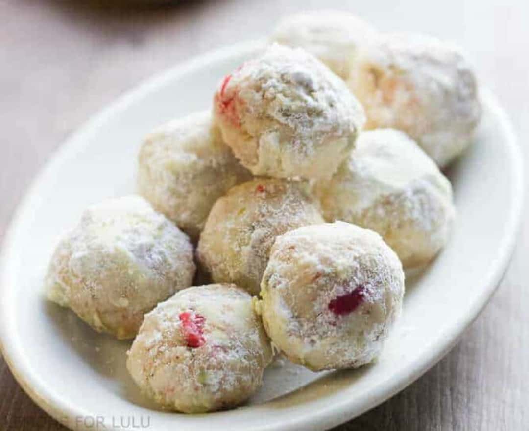 25 Valentines Day Cookie Recipes To Make (Bake + No Bake)