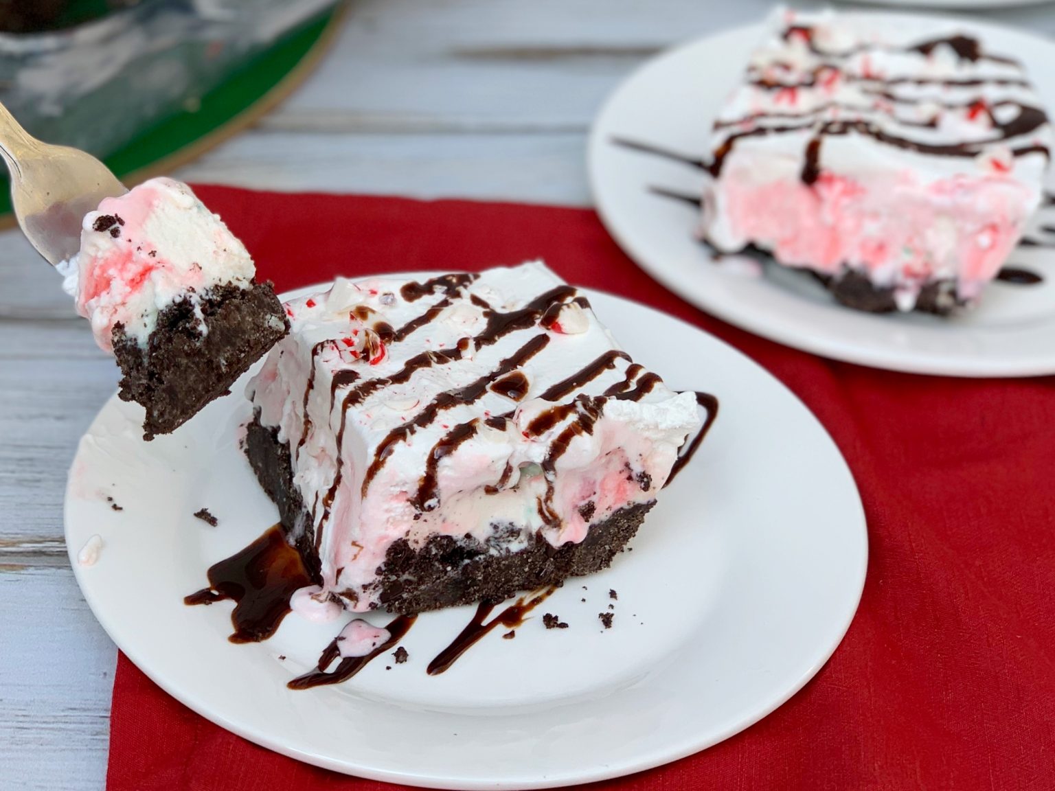 4-Ingredient Frozen Peppermint Delight Christmas Dessert