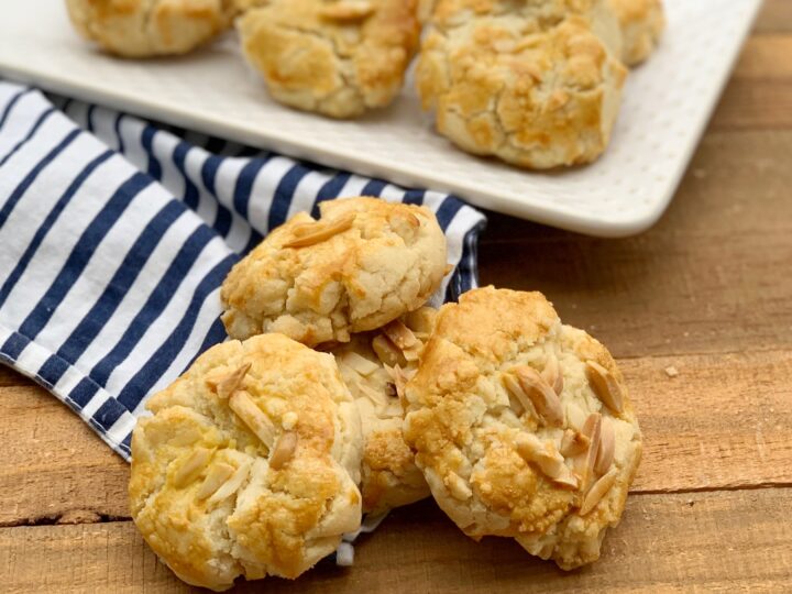 Classic Chinese Almond Cookies Recipe