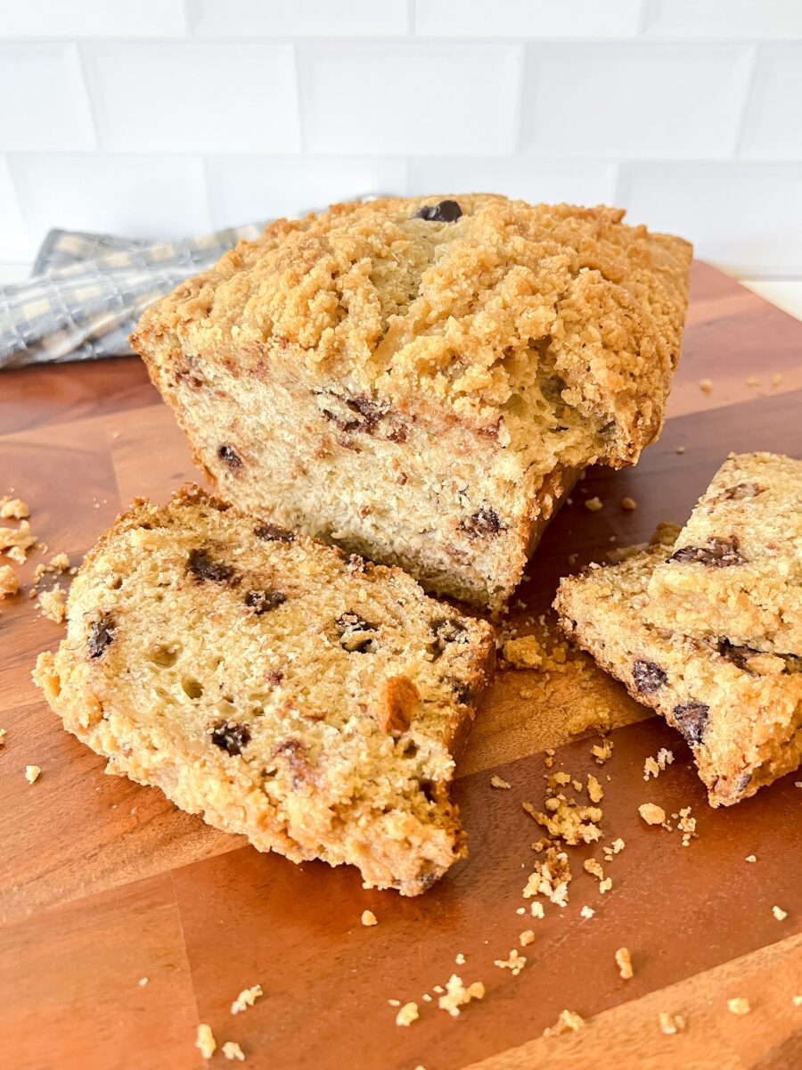 Streusel Chocolate Chip Banana Bread - Savvy Mama Lifestyle